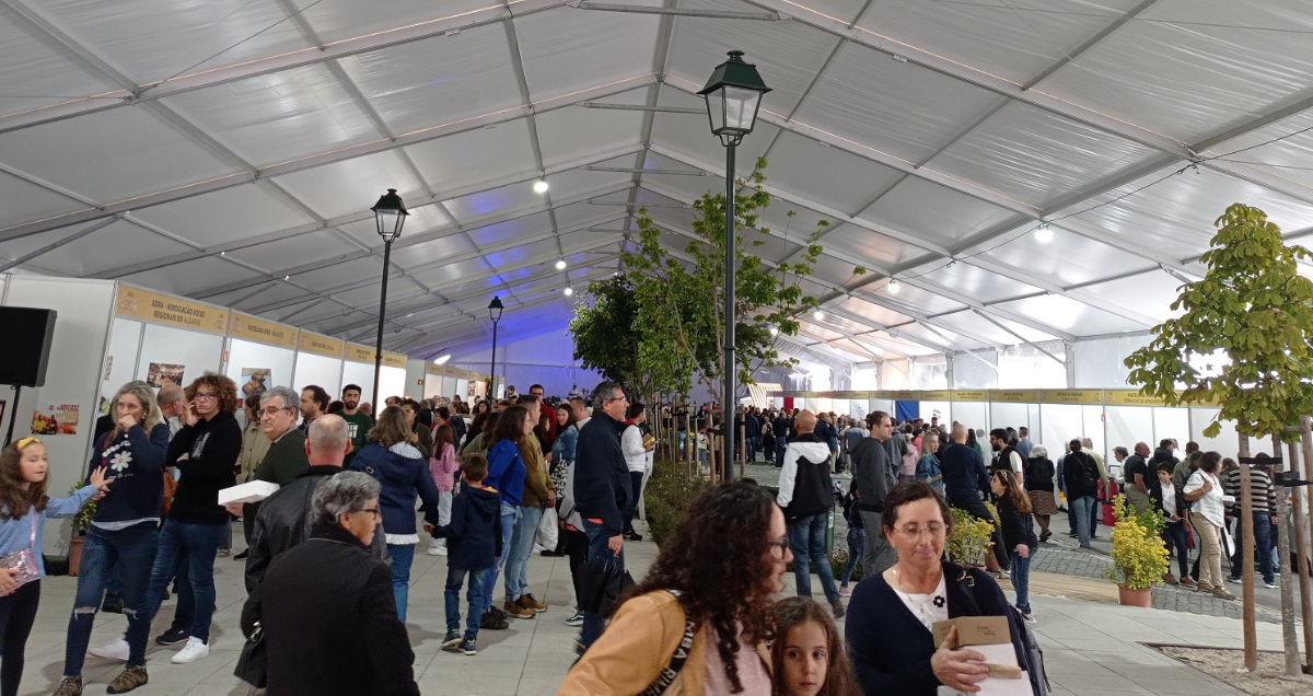 Milhares de pessoas visitaram a 20ª Feira Nacional Doçaria Tradicional ...